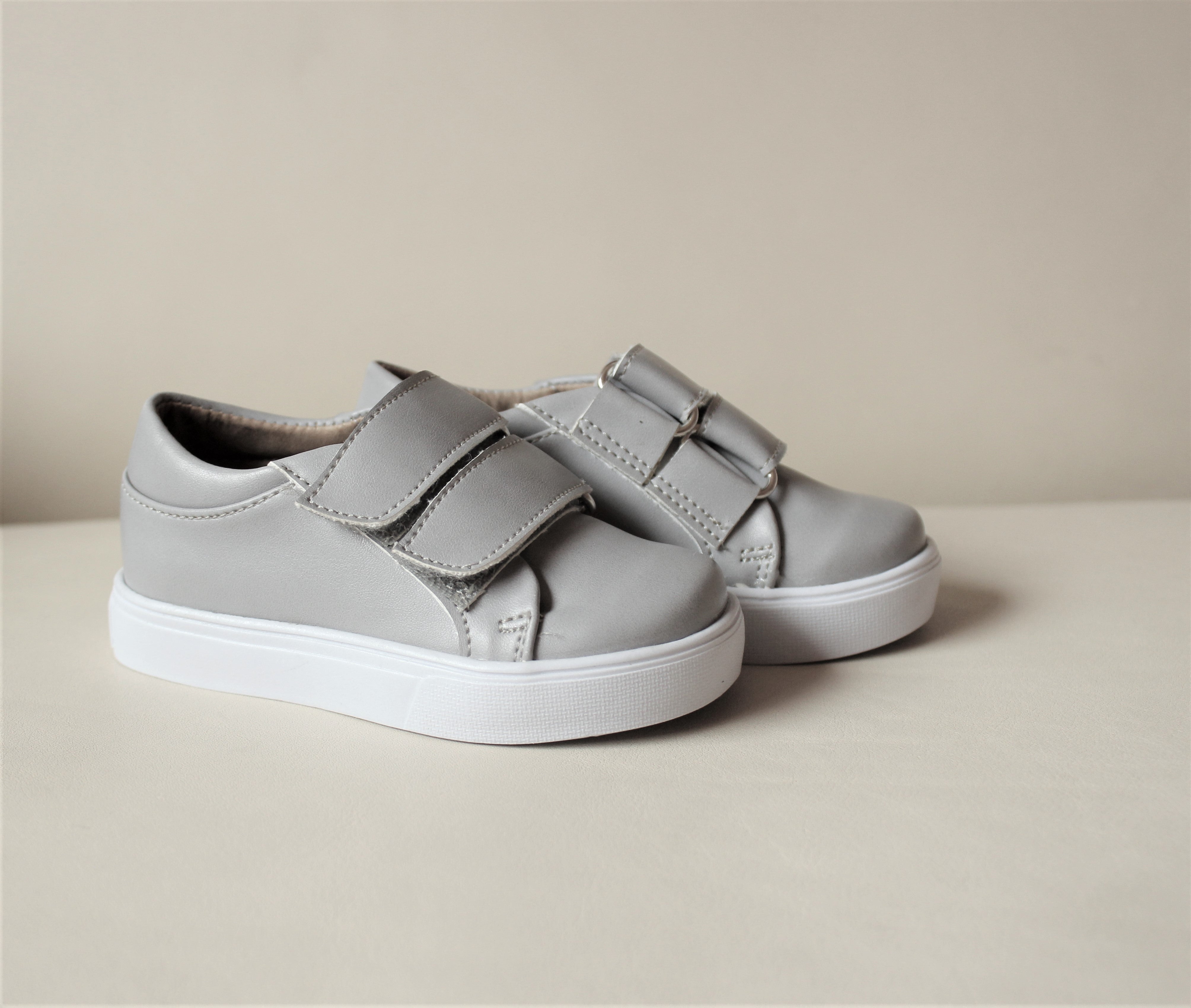 Zapatos con velcro: ventajas y desventajas – PAPUYAS SHOES